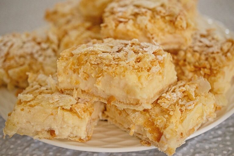 Cremsnit cu crema de vanilie - reteta Cremes - Dulciuri fel de fel